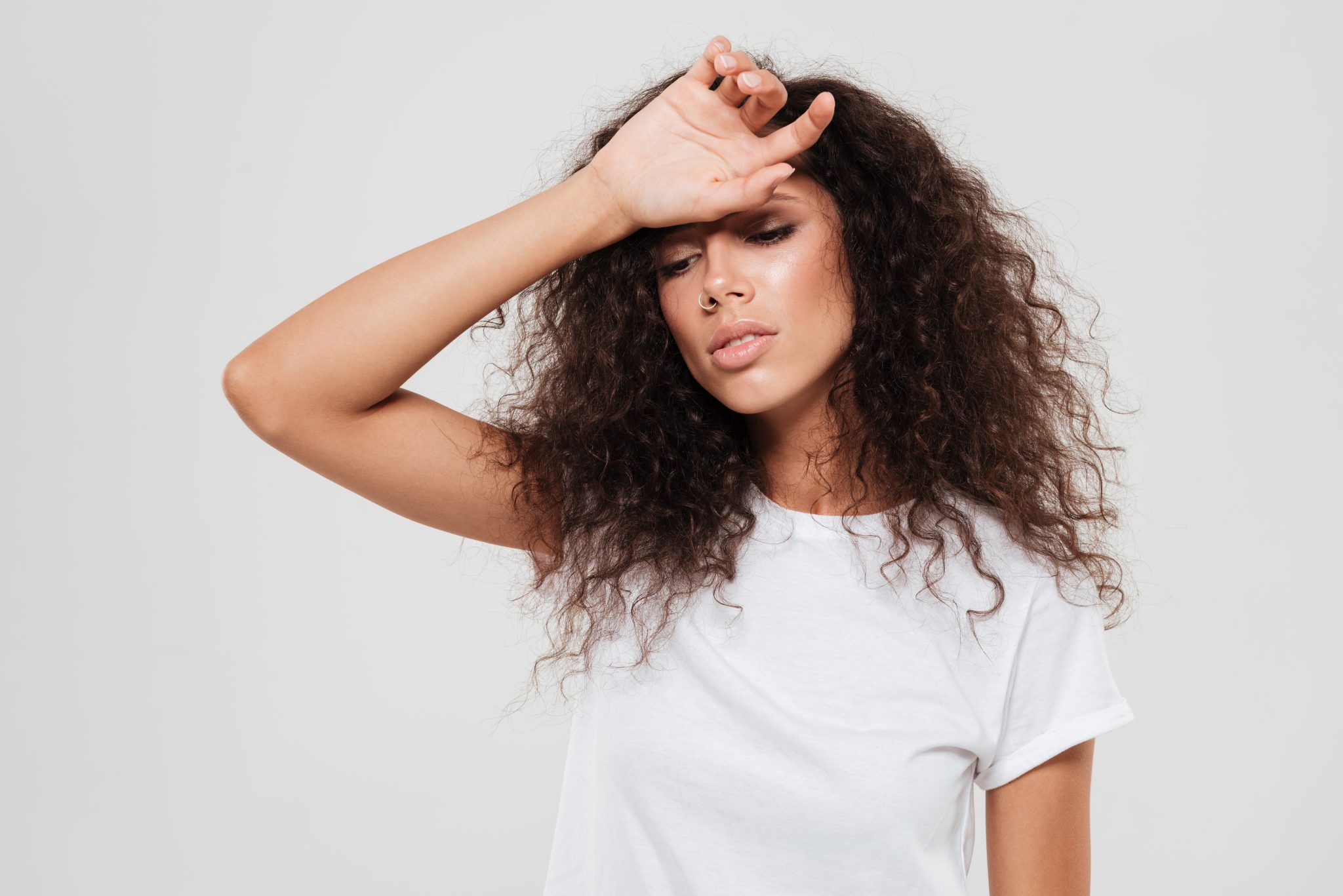 ¡Domina tu cabello! 5 Tips para controlar el Frizz